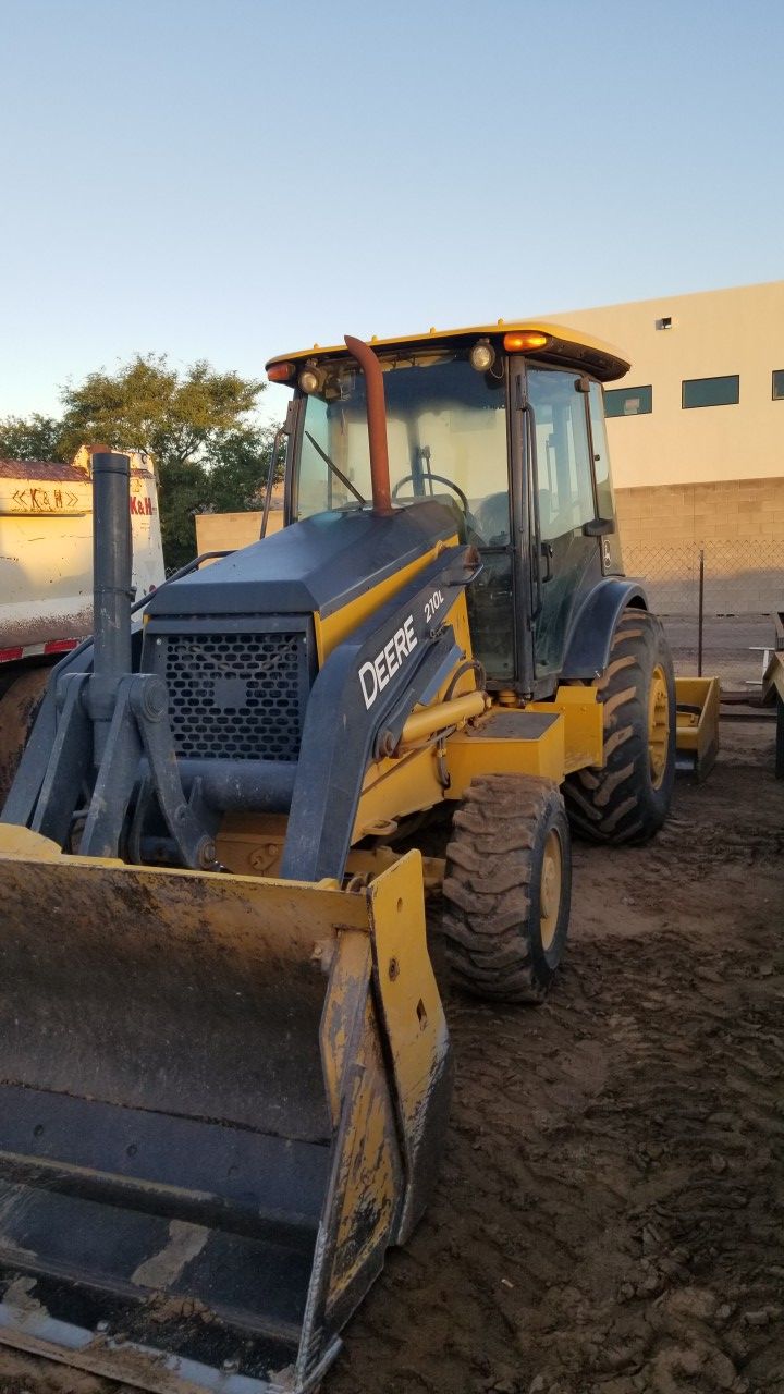 2012 john deere 210 skip loader for Sale in Phoenix, AZ - OfferUp