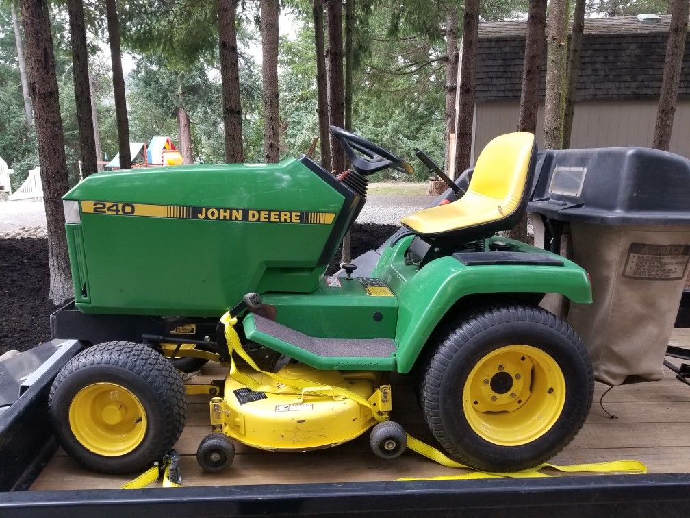 John Deere 240 lawn tractor for Sale in Gig Harbor, WA - OfferUp