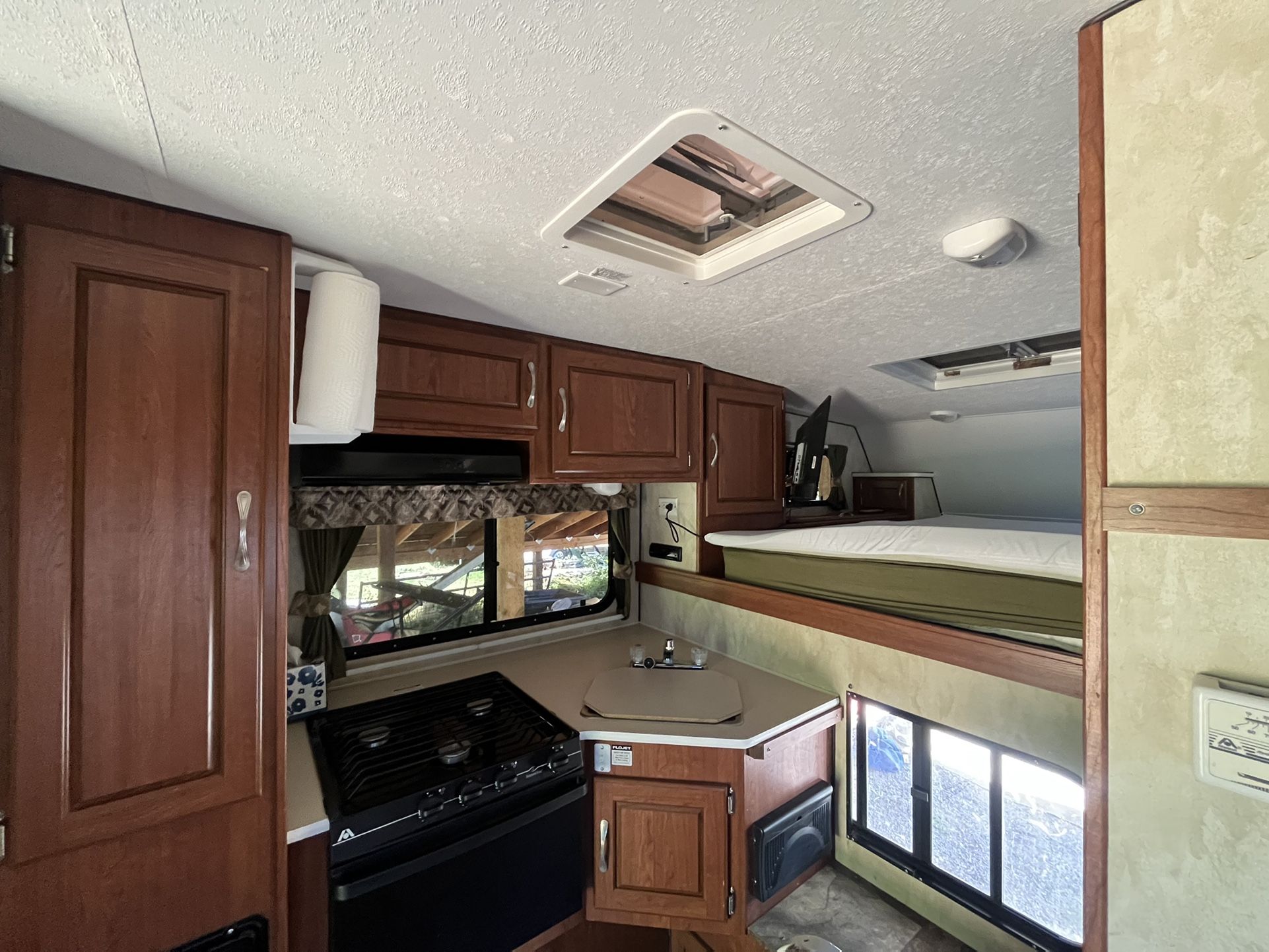 2015 Pastime camper 8ft for Sale in Yelm, WA - OfferUp