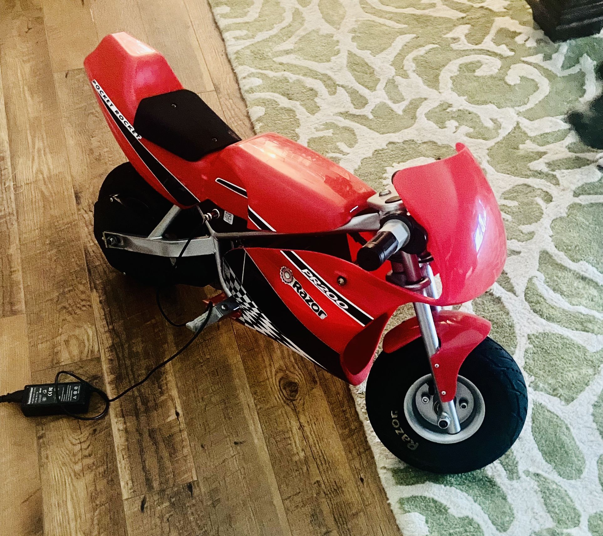 Razor 24 Volt Mini Electric Motorcycle Pocket Rocket | Reviewmotors.co