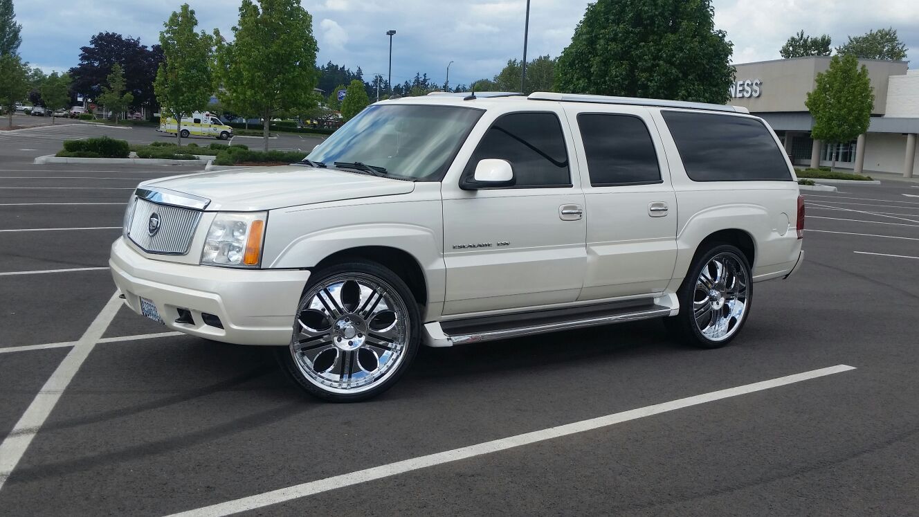 05 Fully Loaded Escalade ESV on 26s Lexani Wheels Tvs for Sale in ...