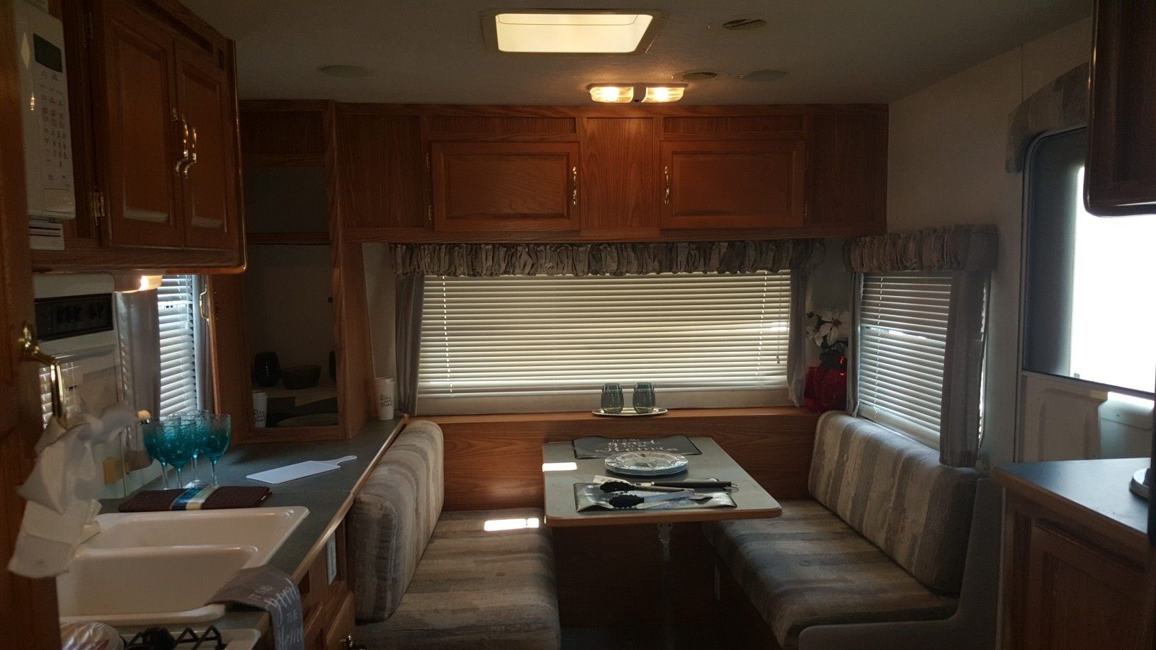 small-lightweight-18-ft-travel-trailer-splash-by-national-rv-for-sale