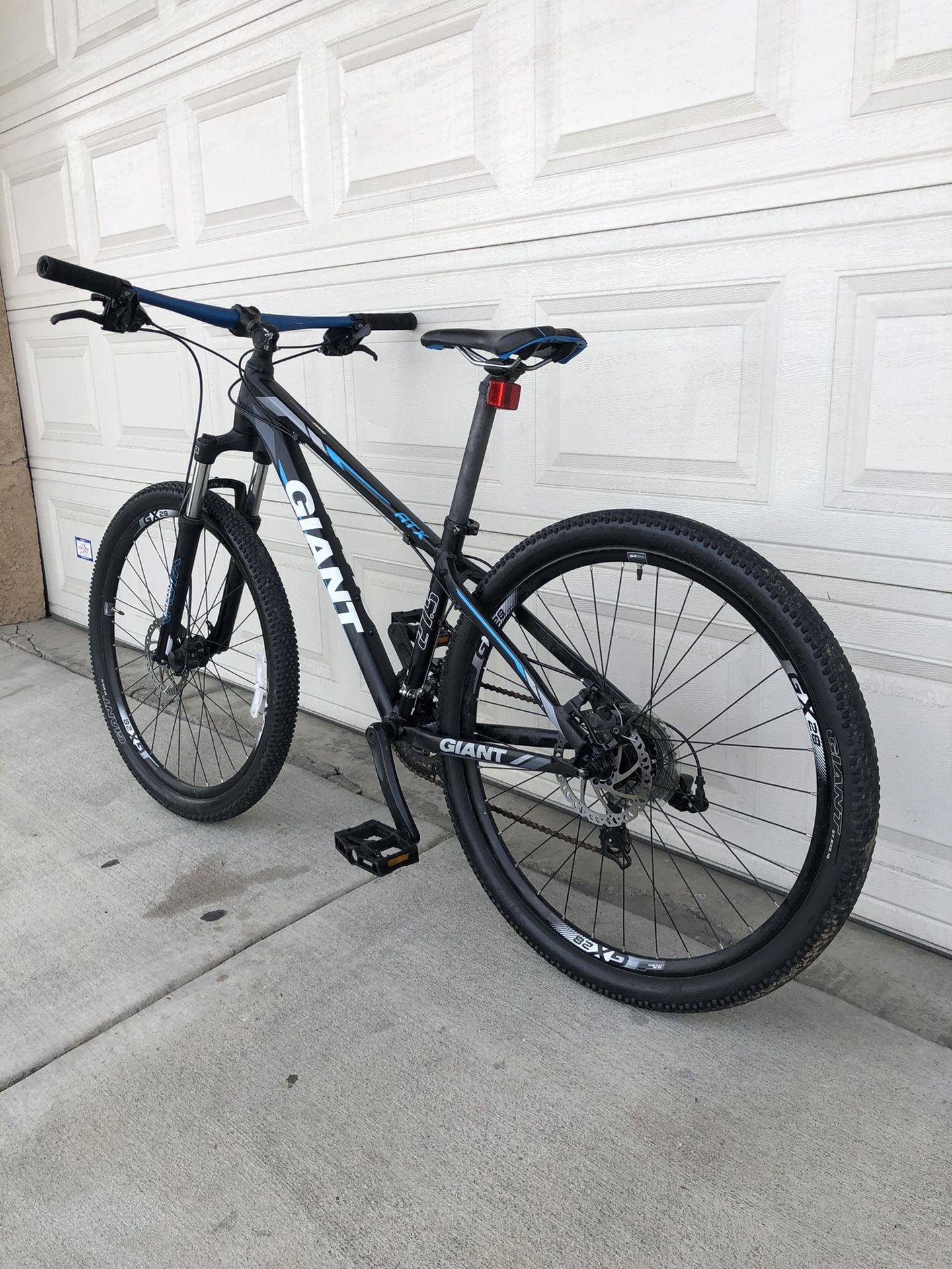 Giant hardtail mountain bike 27.5 disc brakes for Sale in Los Angeles ...