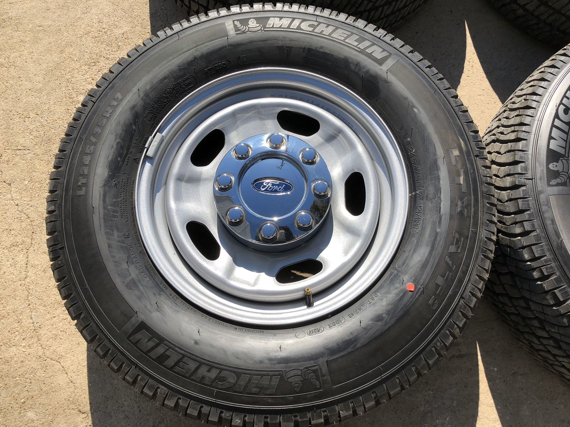 Complete set of Ford Super Duty Rims And Tires 8 Lug Wheels 8x170 Bolt ...